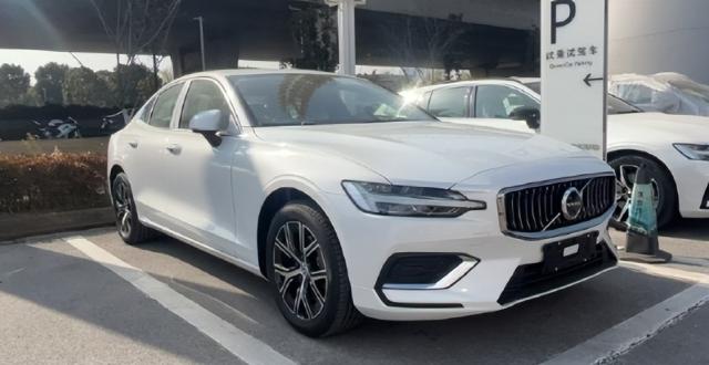 2.0T+8AT，油耗7升多，豪华媲美宝马奥迪，25款S60降幅超11万！_腾讯新闻