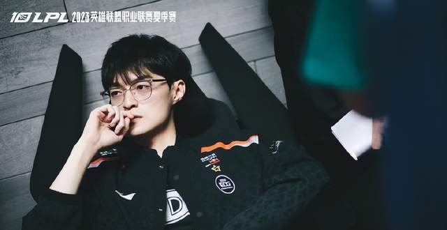 SMLZ回应锐评EDG中单居心叵测，fofo沙皇MVP证明自己！_腾讯新闻