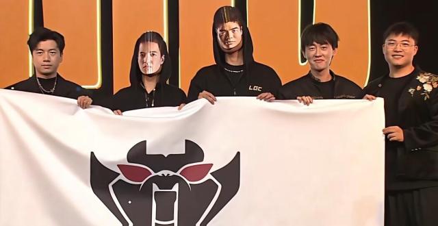 老头杯第一把就拿5杀！Uzi不敌卫冕冠军宝蓝队，SMLZ女警5杀收尾_腾讯新闻