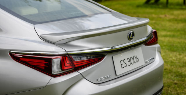 不是ES300h，也不是ES260，雷克萨斯ES最值得选的是入门款？_腾讯新闻