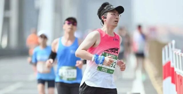 人物｜1年时间，半马220到134！全马PB313！_腾讯新闻