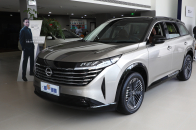 25万级大七座SUV，新车全系搭载2.0T+9AT，东风日产探陆到店实拍_腾讯新闻