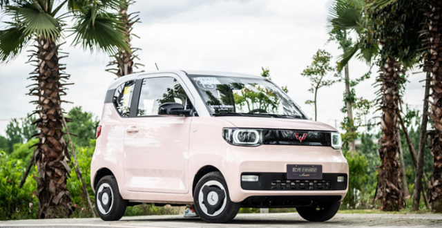 最低2.98万元！五菱推小电车下乡 宏光MINIEV等降价1.3万_腾讯新闻