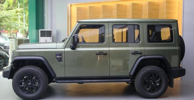 北汽制造212“检阅官”实车亮相，配2.0T+8AT+3把锁，17万能火？_腾讯新闻