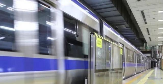 北京地铁日均客流量1100万人次，7条线路发车间隔在2分钟内_腾讯新闻