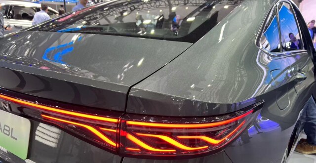 最低油耗仅1.01L/100km，奇瑞风云A8L C-DM亮相广州车展_腾讯新闻