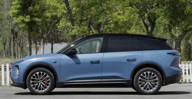 全新蔚来ES6：4.5秒破百，最高续航625km，顶配42.6万，值吗？_腾讯新闻