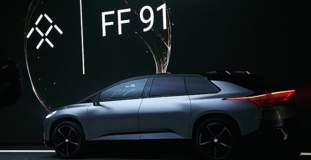 法拉第未来FF91首款量产车交付，售价30.9万美元，续航达381英里_腾讯新闻