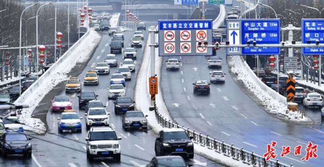 高架桥路段，注意缓慢驾驶_腾讯新闻