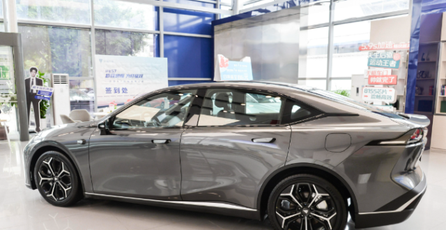 新款|深蓝SL03价格14.59万起，升级后你会心动吗？_腾讯新闻