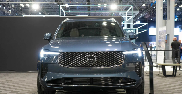 全新沃尔沃XC90，45度中网挺酷，颜值小改，也开始玩一口价_腾讯新闻