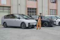 全网唯一！理想MEGA、小鹏X9、极氪009首度同场对比！_腾讯新闻