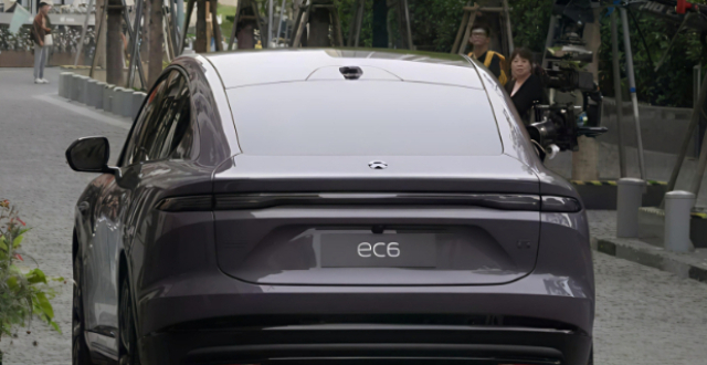 新款蔚来EC6搭载自研辅助驾驶芯片：外观内饰全面升级_腾讯新闻