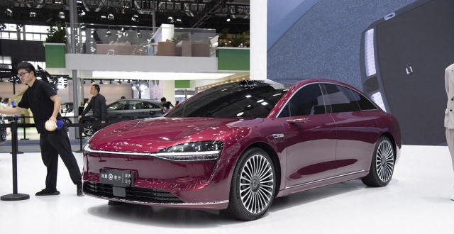 问界M9力压宝马X5，看到享界S9这内饰，感觉奔驰E级也悬了_腾讯新闻