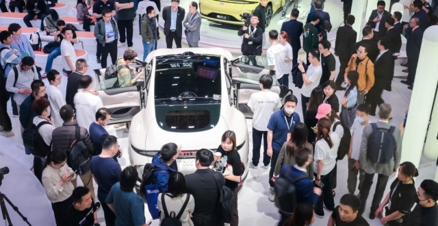 智己L6全系搭载“智能生态驾舱系统”IMOS 3.0_腾讯新闻