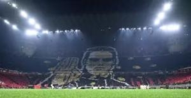 米兰南看台Tifo回应巴黎球迷：黑客帝国中著名的子弹时间_腾讯新闻