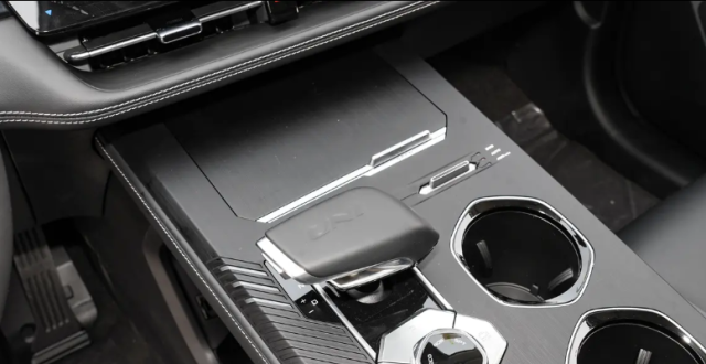 高智能豪华SUV，从14.59万降至12.28万，233Ps配2.0T+8AT_腾讯新闻