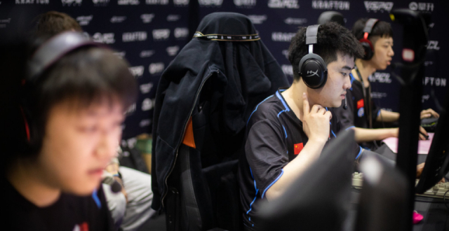 BOSS杯第4周赛程确定，小海称4AM有猛男试训，XDD回应没买12月_腾讯新闻