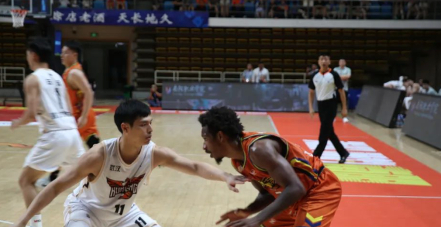 今年NBL小外成色不足？他用实力打脸，康大主力后卫下赛季能打CBA吗_腾讯新闻