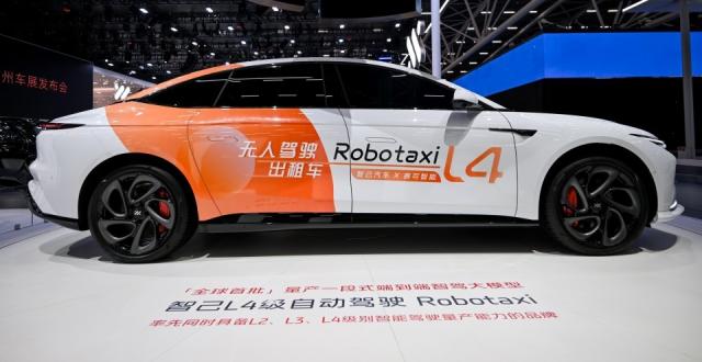 智己汽车携全新LS6、L6亮相2024广州车展_腾讯新闻