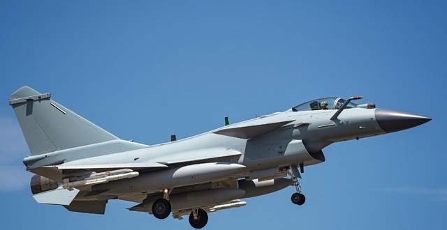 不提击落歼20了？台岛只拿F16V对标歼10C_腾讯新闻