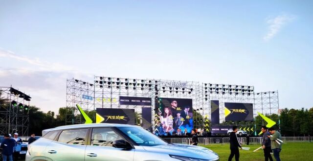 8.98万交个朋友？这国产SUV放大招，全系8155芯片，值吗？_腾讯新闻