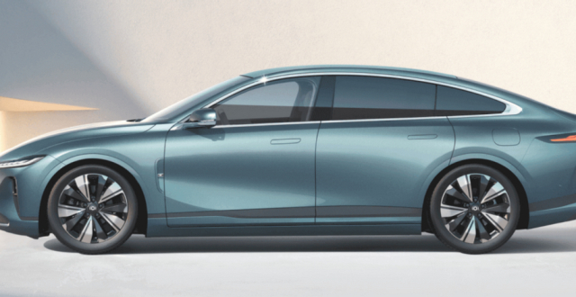 同门对决！18 万纯电轿车，深蓝SL03 还是启源 A07？_腾讯新闻