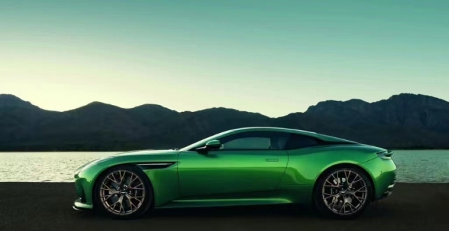 【251.8万起 阿斯顿·马丁DB12中国首秀】_腾讯新闻