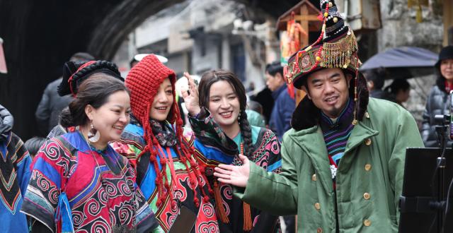 “村秀”迎新耀古城 “乌蒙村秀 古城新年”活动举办_腾讯新闻