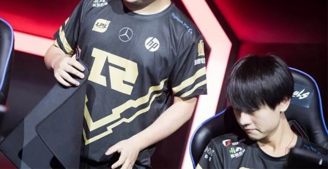 小Ming再次从RNG退役？Uzi直播坦言：感觉RNG摆烂了啊！_腾讯新闻