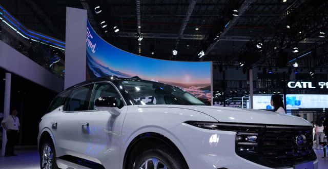 福特锐界L新版本拉低价格门槛，252马力配8AT，大七座SUV布局_腾讯新闻