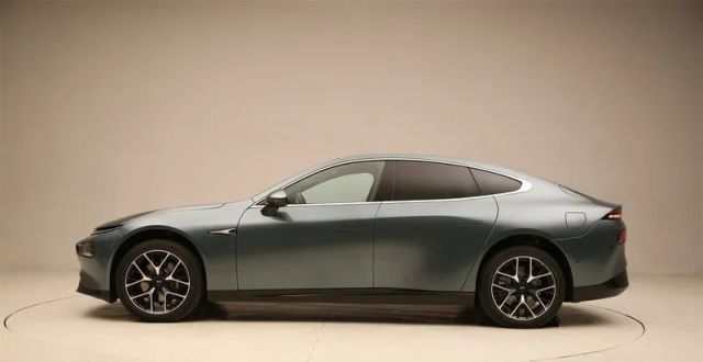 全村的希望！小鹏P7i售24.99万元起_腾讯新闻