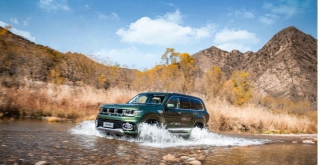 大中型硬派SUV对决，BJ60对比哈弗H9，差距在哪？未必如你所想_腾讯新闻