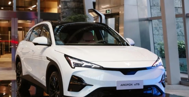 不到20万的800V超充，极狐阿尔法T5正式上市_腾讯新闻