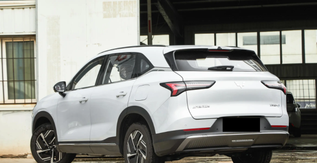 裸车不到10万起，买家用SUV，轴距2800mm，油耗3.9L/100km_腾讯新闻