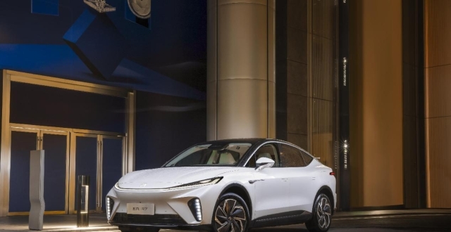 20万级纯电SUV，飞凡R7销量开门红，小鹏G6遭‘背刺’？_腾讯新闻