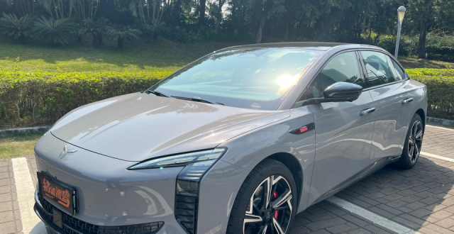 带电的红旗EH7不像红旗！22.98万起，最长续航820km_腾讯新闻