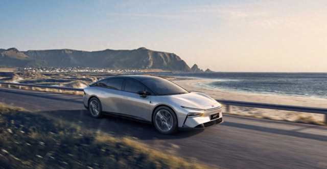 小鹏P7+上市：售价18.68万到21.88万 标配图灵AI高阶智驾_腾讯新闻