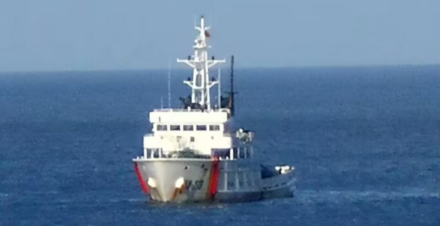 万安滩海域附近，中越海警船只对峙，双方最近时距离只有10米_腾讯新闻