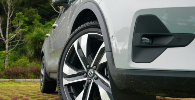 品质不输BBA，改款沃尔沃XC40上线，2.0T＋48V动力优秀_腾讯新闻