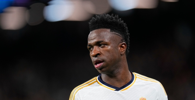 3队追逐皇马争议巨星，报价2亿！球员不想走，与姆巴佩竞争_腾讯新闻