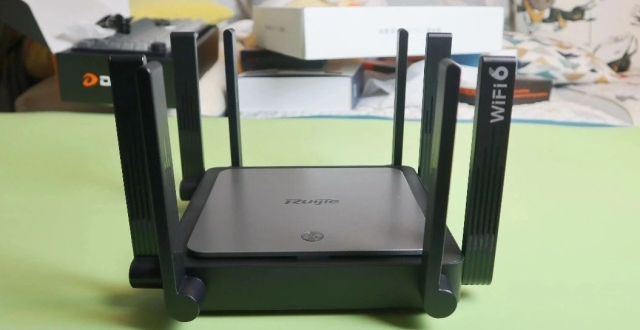 WiFi6无线路由器真旗舰+8根高增益天线，锐捷X32 Pro 真实体验_腾讯新闻