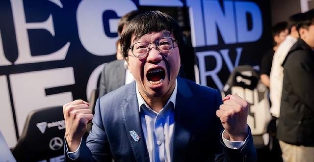 S13：BLG淘汰GEN，教练直播中痛哭，LPL玩家一头雾水_腾讯新闻