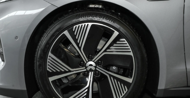 42.8万起售，轴距3060毫米，还有4颗Orin X芯片加持，蔚来ET7值吗_腾讯新闻