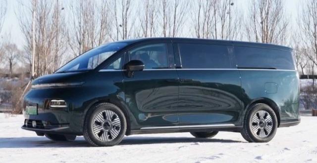 吉利翼真L380试驾体验！超大空间+6个“老板位”，比别克GL8还香？_腾讯新闻