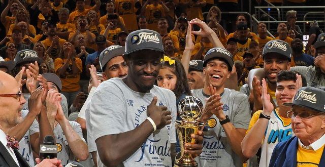 轰31+5夺东决MVP！31岁冠军王牌亮剑再冲冠：无惧雷霆新三少_腾讯新闻