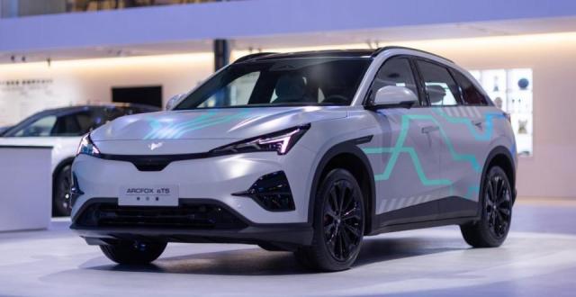 20万内唯一搭载5C超充的纯电SUV，极狐新阿尔法T5闪现广州车展_腾讯新闻