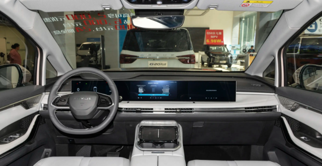 中型MPV，全系2.0T+9AT，配贯穿式大屏，上汽大通MAXUS G70咋样_腾讯新闻