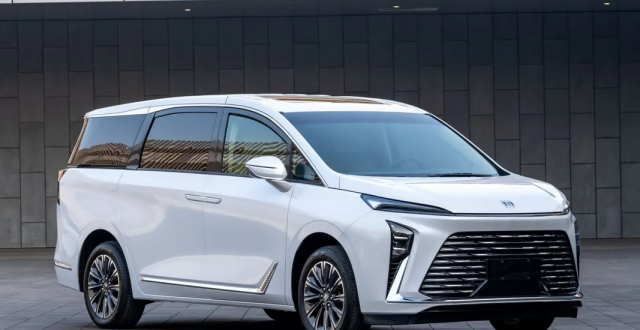 26.99万起，全新一代别克GL8陆尊上市，采用别克世纪同款前脸_腾讯新闻