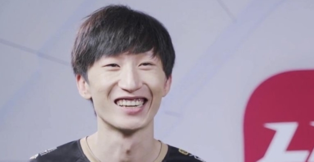 老头杯冲突大爆发！Otto怒喷MLXG母亲，直播间被封！兮夜哭着下播_腾讯新闻